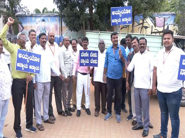 BBMP employees stage protest against Karnataka government