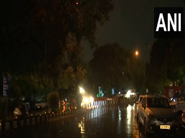 Heavy rainfall lashes parts of Delhi, NCR