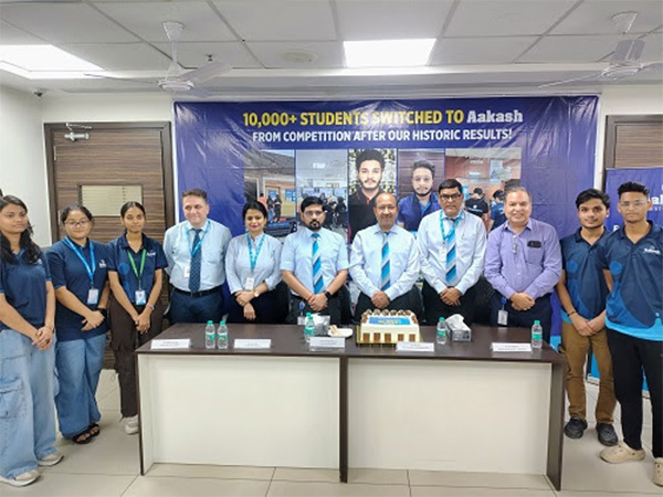 Setting a New Record: 10,000+ Students Join Aakash Educational Services ...