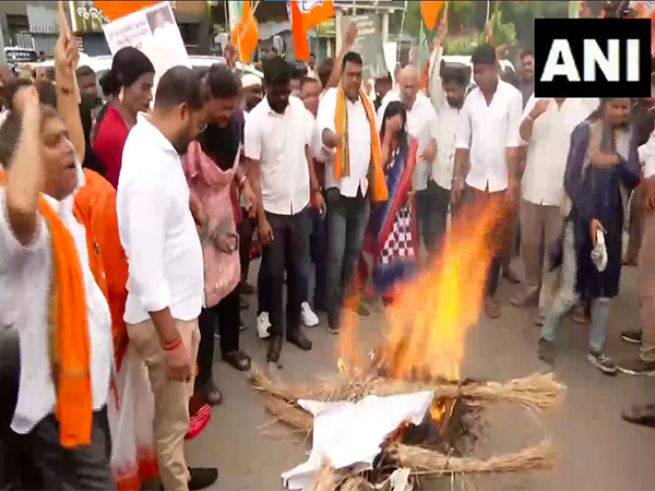Odisha: BJP Mahila and Yuva Morcha workers stage protest against BJD ...
