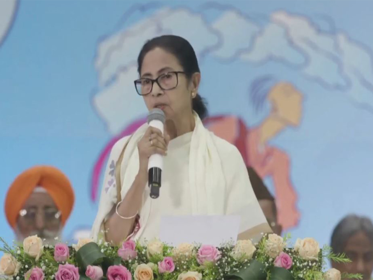 West Bengal: CM Mamata announces Rs 1.10 lakh grant to each Durga Puja committee