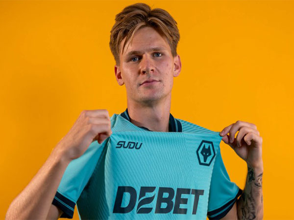 Wolves sign David Moller Wolfe from AZ Alkmaar on 5-year deal