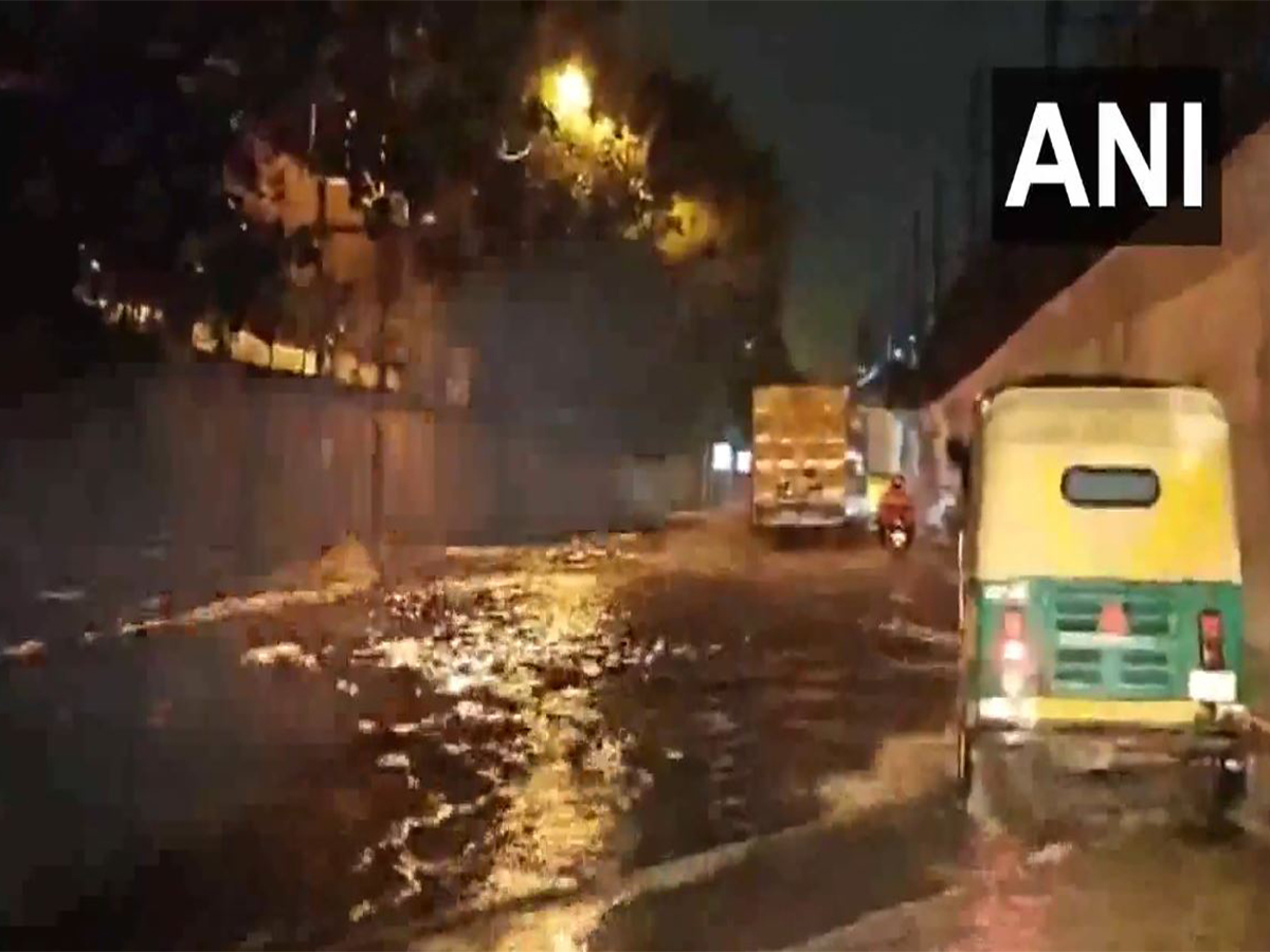 Rain lashes parts of Delhi, causes waterlogging in several areas