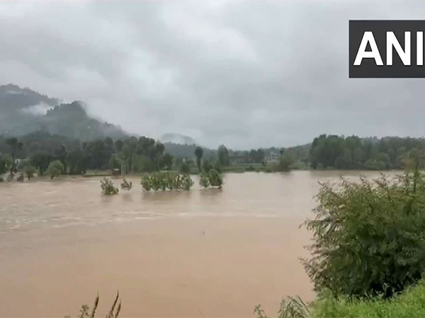 Himachal: Heavy rain batters Kullu-Mandi, Rivers in spate; Chandigarh-Manali Highway blocked at ...