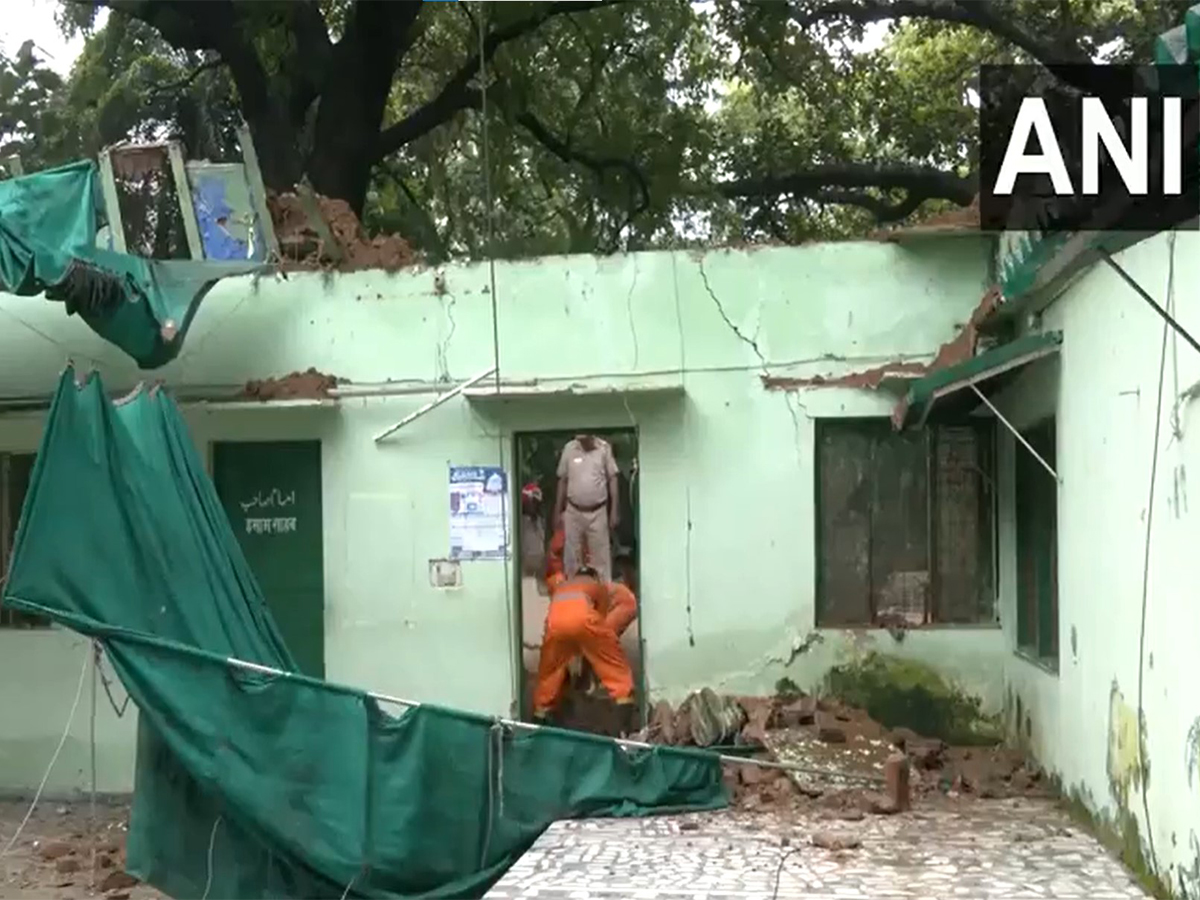Delhi: Death toll rises to 6 after dargah's roof collapses near Humayun's Tomb