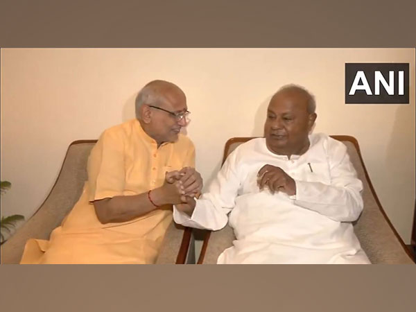 NDA Vice President candidate Radhakrishnan meets former PM Deve Gowda ...