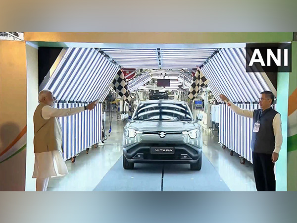 PM Narendra Modi flags off Suzuki's 'e-VITARA' from Hansalpur plant on ...