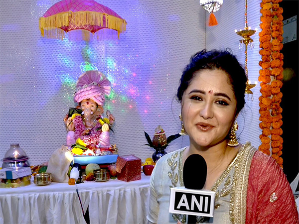Ganesh Chaturthi 2025: Rashmi Desai brings home eco-friendly Bappa ...
