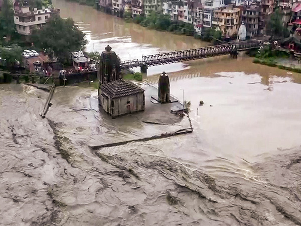 Himachal: Heavy rains disrupt 524 roads, 1230 electricity transformers hit
