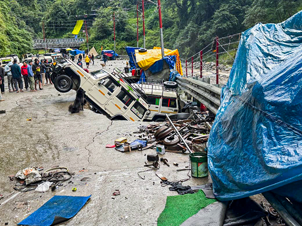 Uttarakhand SDRF rescues two ailing commuters on Kedarnath Yatra route
