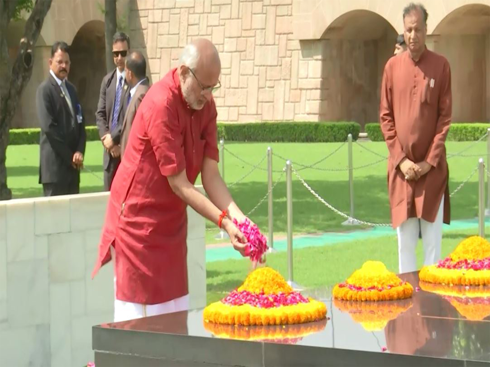 Vice President CP Radhakrishnan pays tribute to Mahatma Gandhi at Rajghat