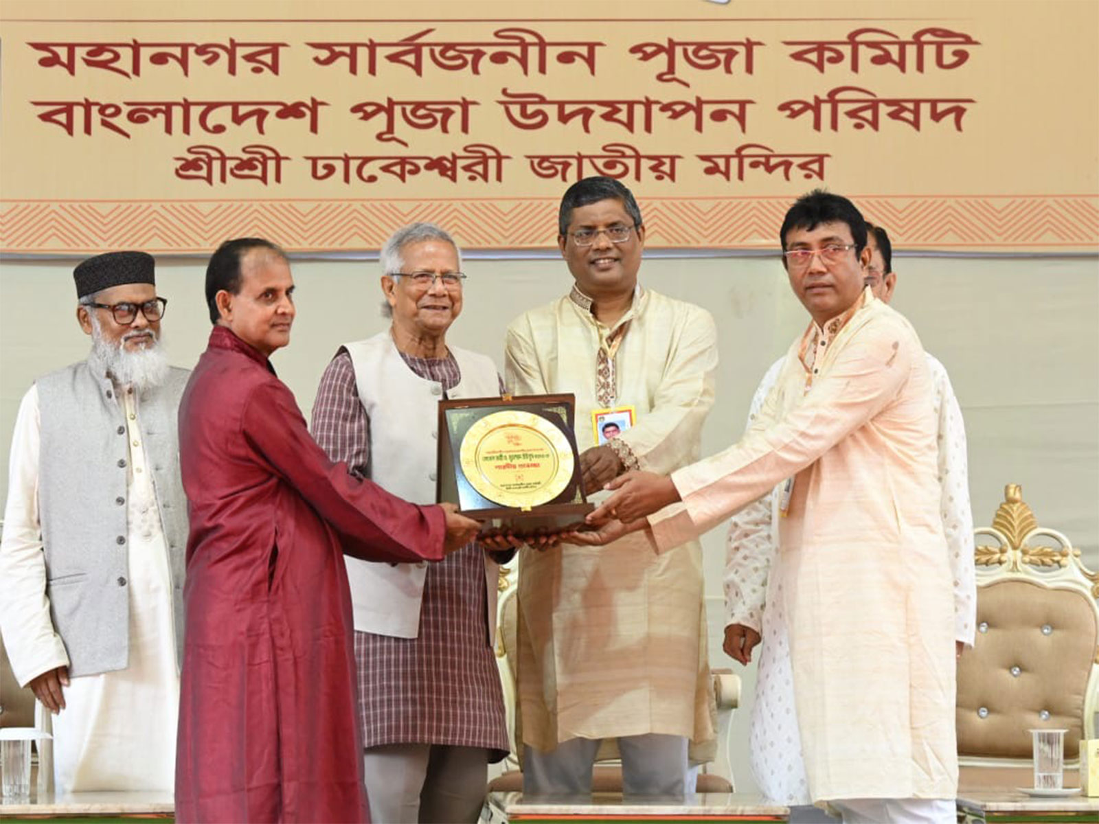 Bangladesh Chief Adviser visits Dhakeshwari National Temple ahead of ...