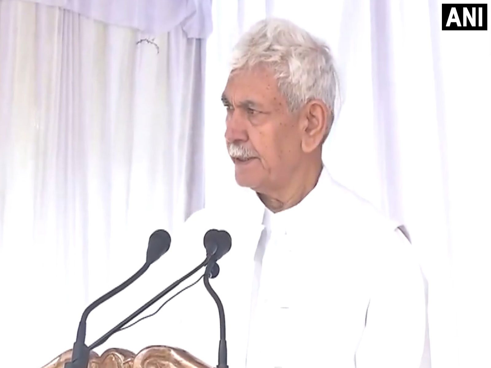 "Dal Lake is the identity of this place:" J-K LG during 'Swachta' drive ...