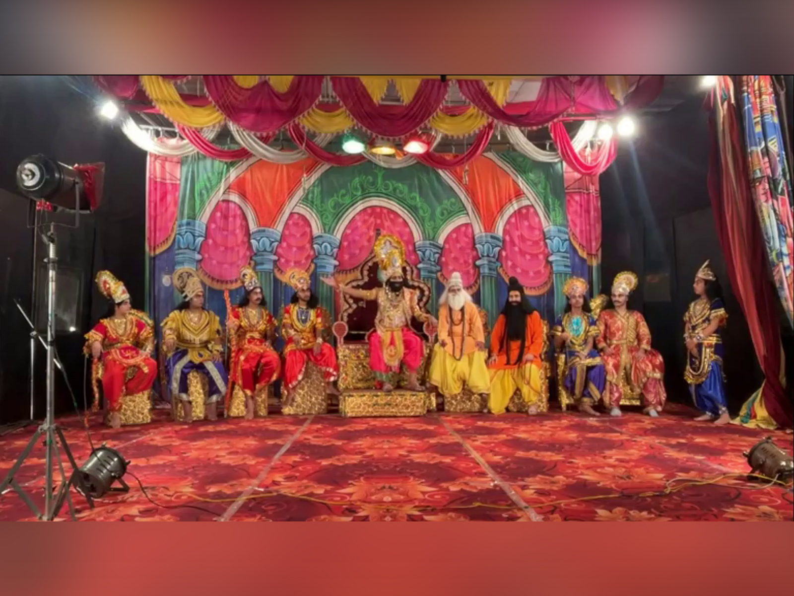 Himachal Pradesh: Senior stage artist Amrish Kumar dies on stage while ...