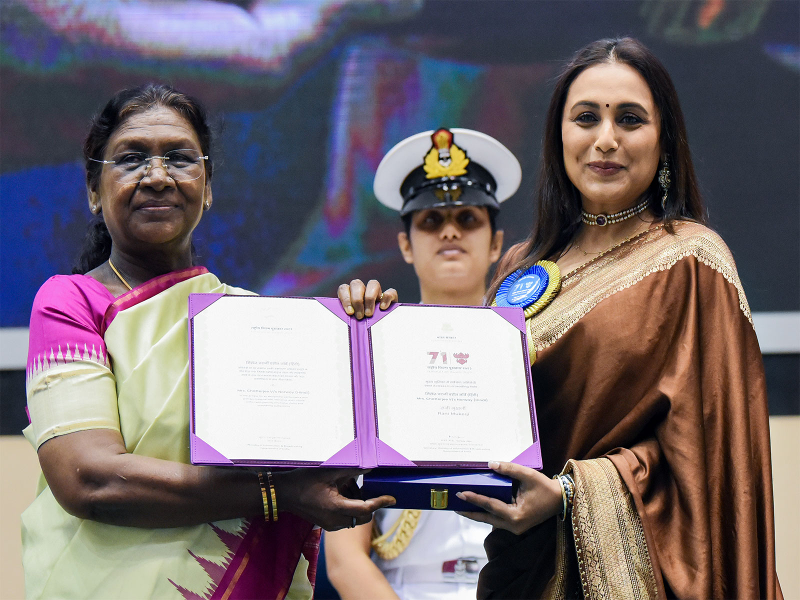 "He always dreamt this moment for me": Rani Mukerji dedicates National ...