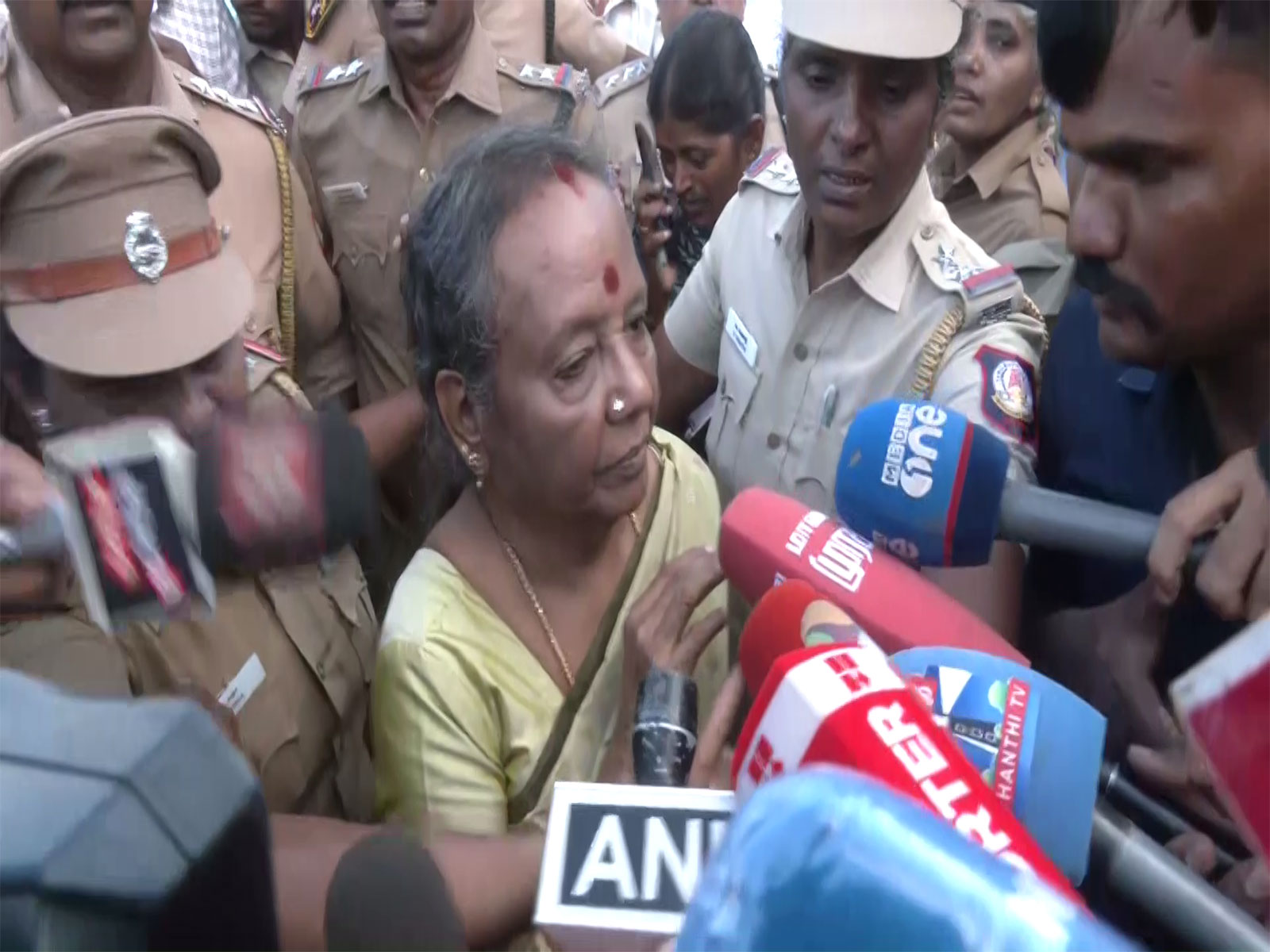 Retired Judge Aruna Jagadeesan arrives in Karur for stampede probe