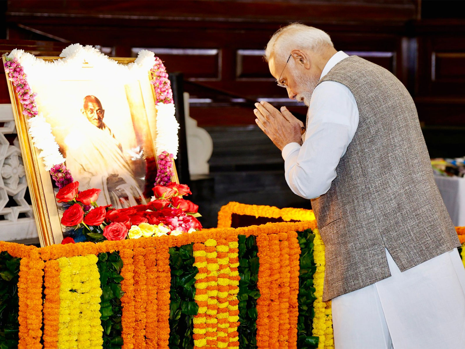 Delhi: PM Modi, VP Radhakrishnan attend prayer meeting on Mahatma Gandhi's birth anniversary
