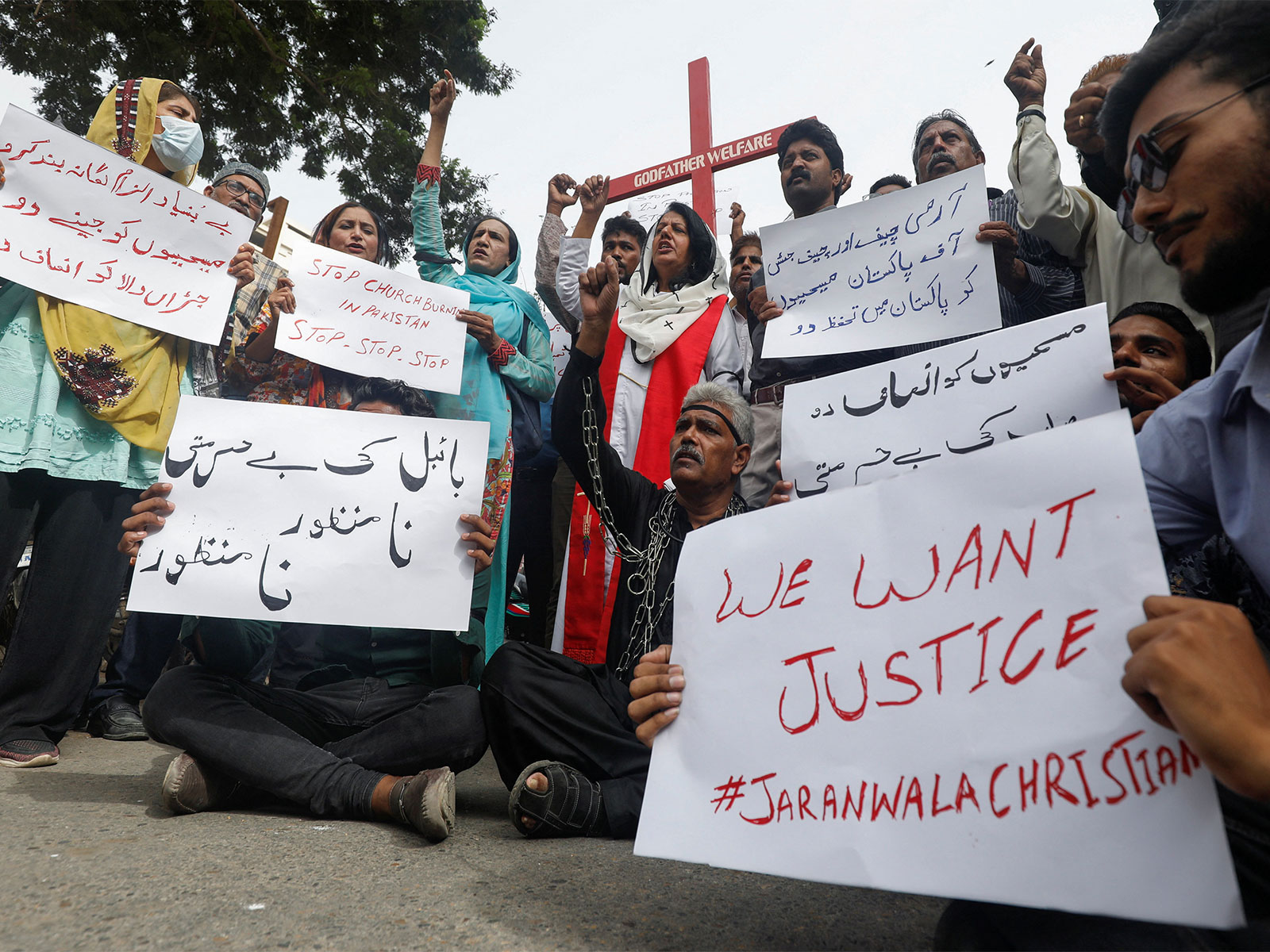 Pakistan: Two years later, Jaranwala mob violence victims still await ...