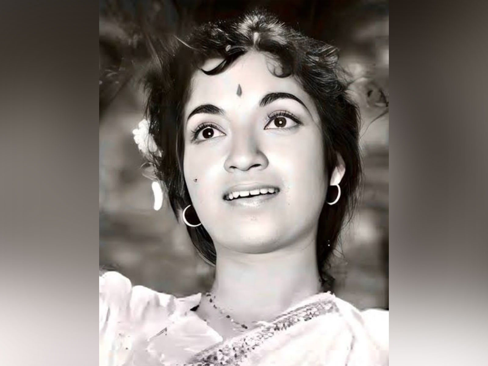 Veteran actress Sandhya Shantaram passes away, Madhur Bhandarkar ...