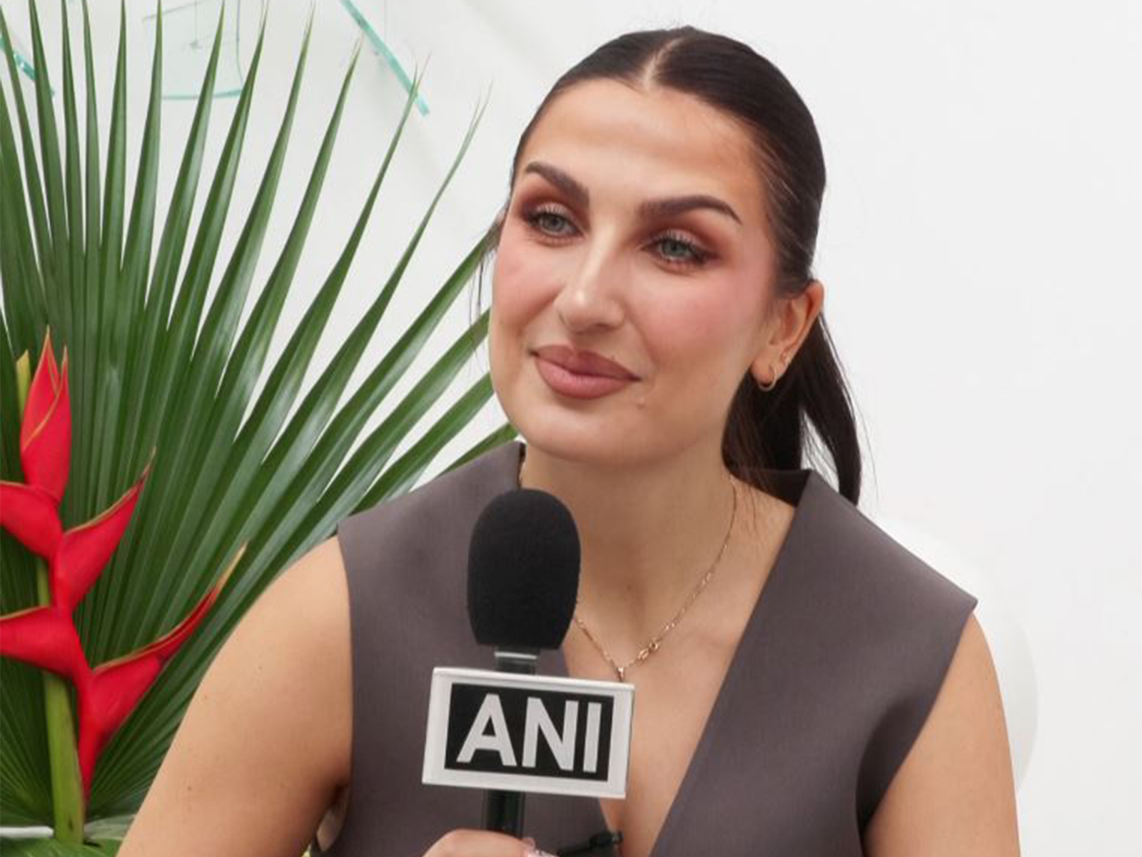 Swedish singer Meira Omar expresses deep admiration for Shah Rukh Khan