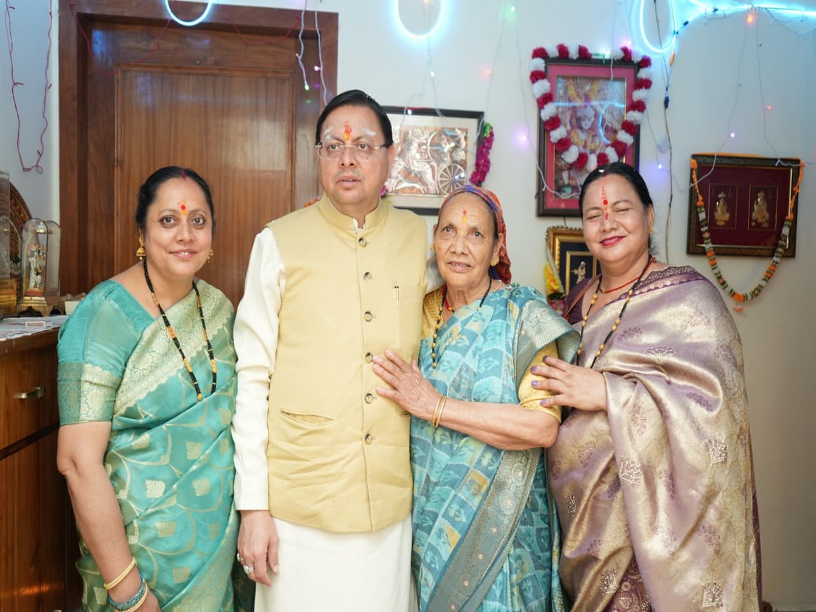 Uttarakhand: CM Dhami celebrates Bhai Dooj with his family in Khatima