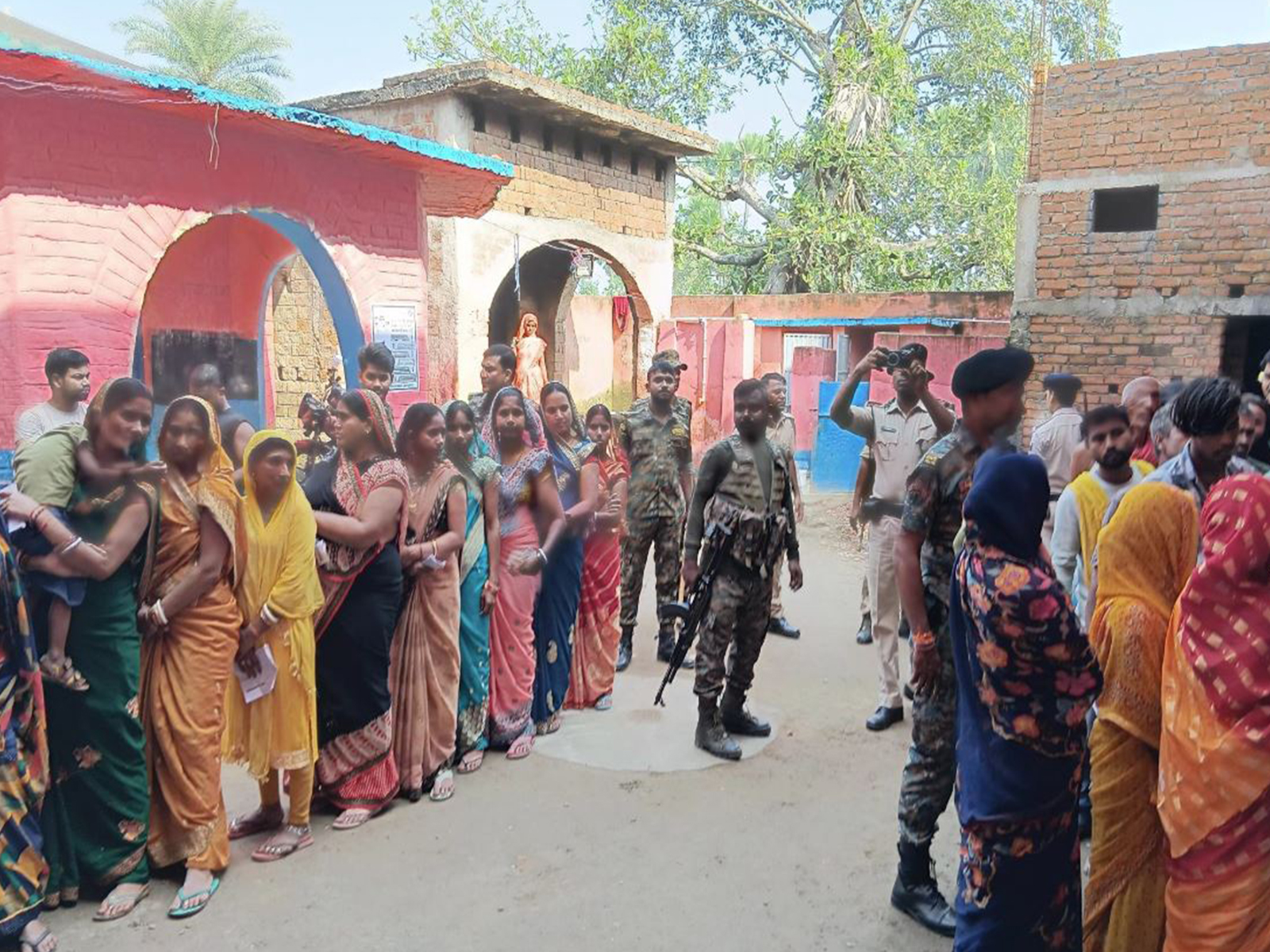 Bihar records brisk voter turnout of 42.31% till 1 pm in first phase of ...
