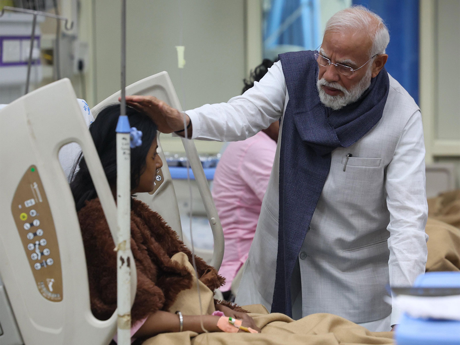 PM Modi visits LNJP hospital to meet injured victims of Delhi blast