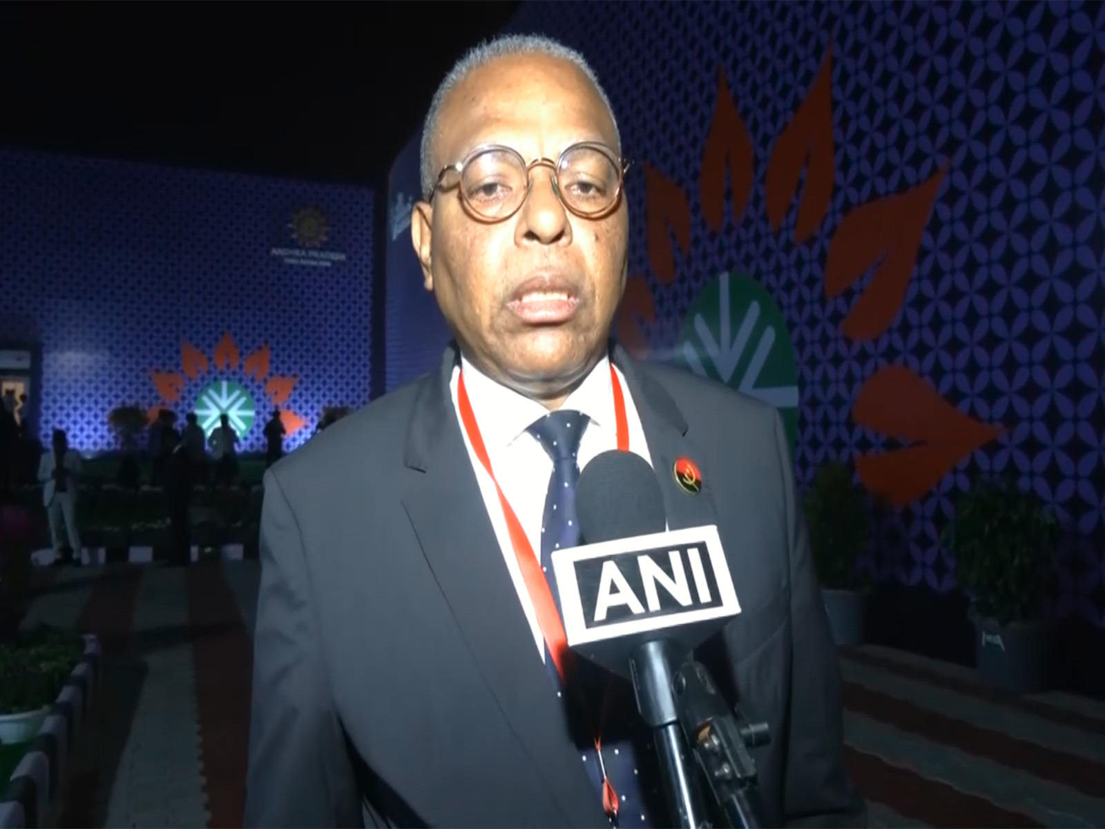 "We see Indian economy as very strong," says Minister of Industry and ...