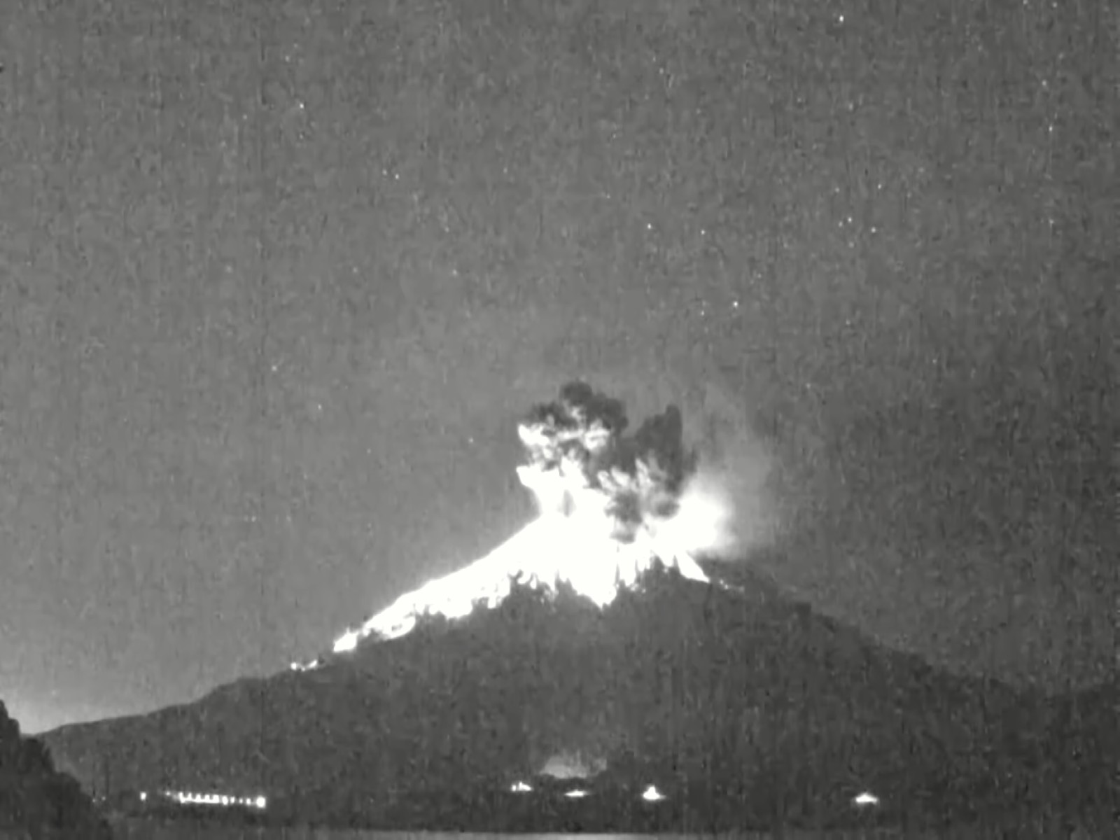 Volcano in Japan's Sakurajima erupts, creating 4,400m high plume