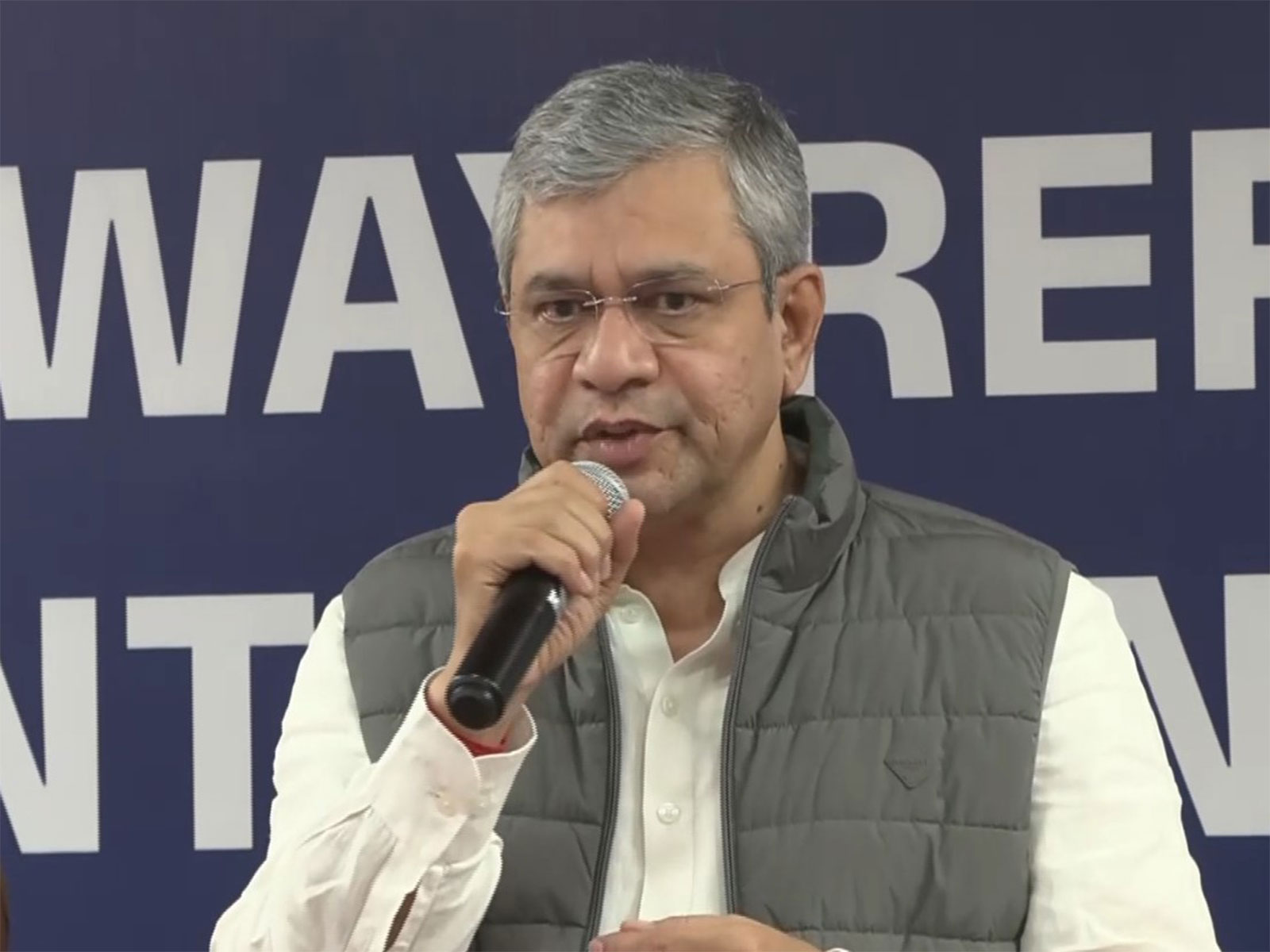 Railways introduces uniform 90-Paise GTKM rate to cut cement ...