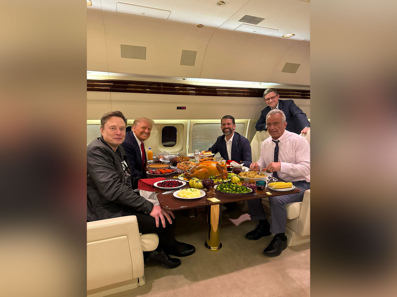 Trump, Elon Musk appear together in RFK Jr's Thanksgiving photo, spark ...