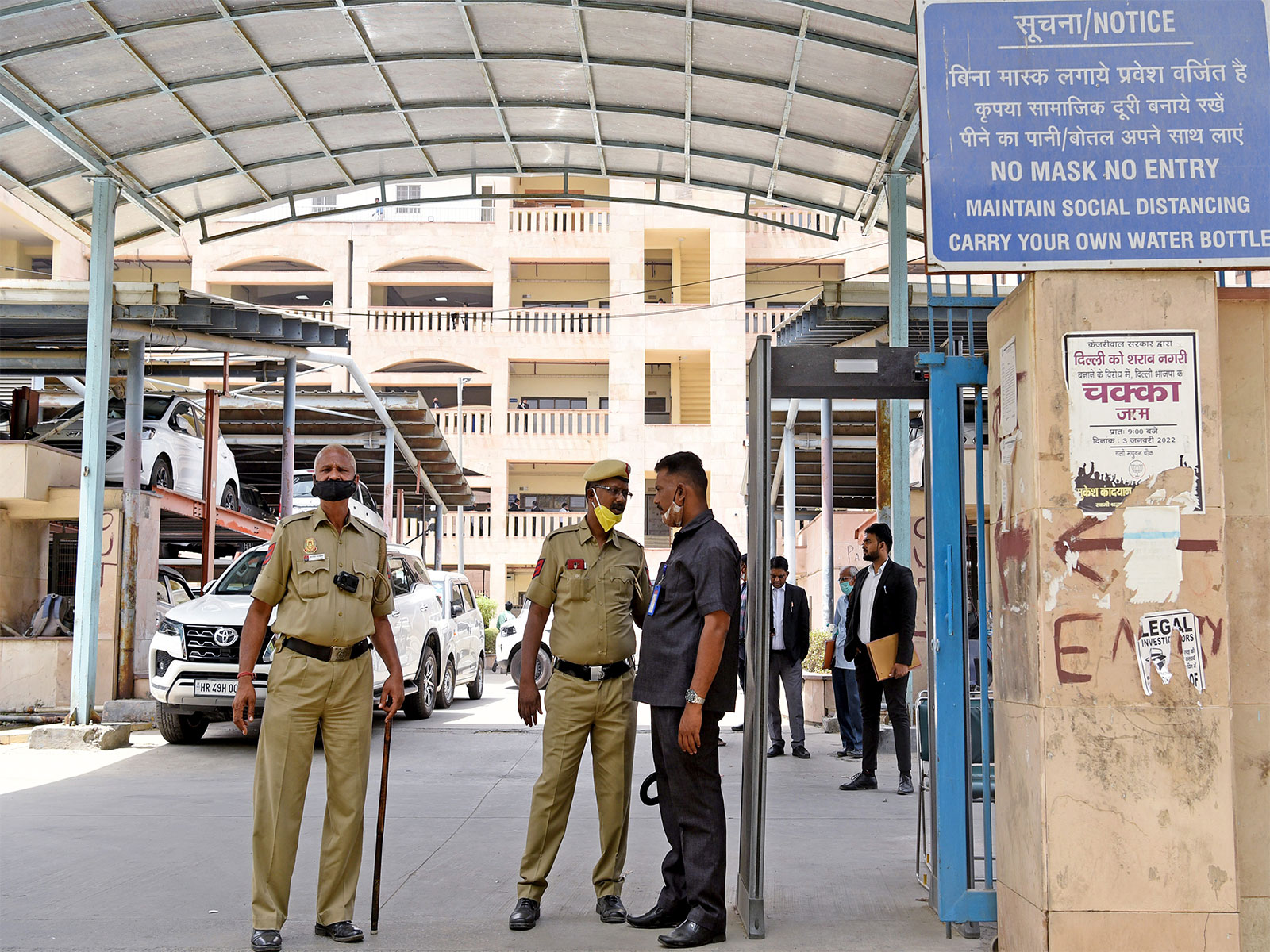 Delhi: Court grants bail to 7 accused of defrauding US Citizens through ...