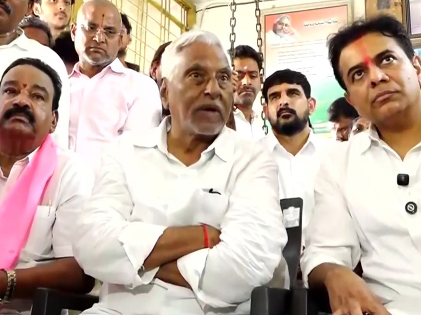 KTR visits Jeevan Reddy, invites former Congress minister to join party