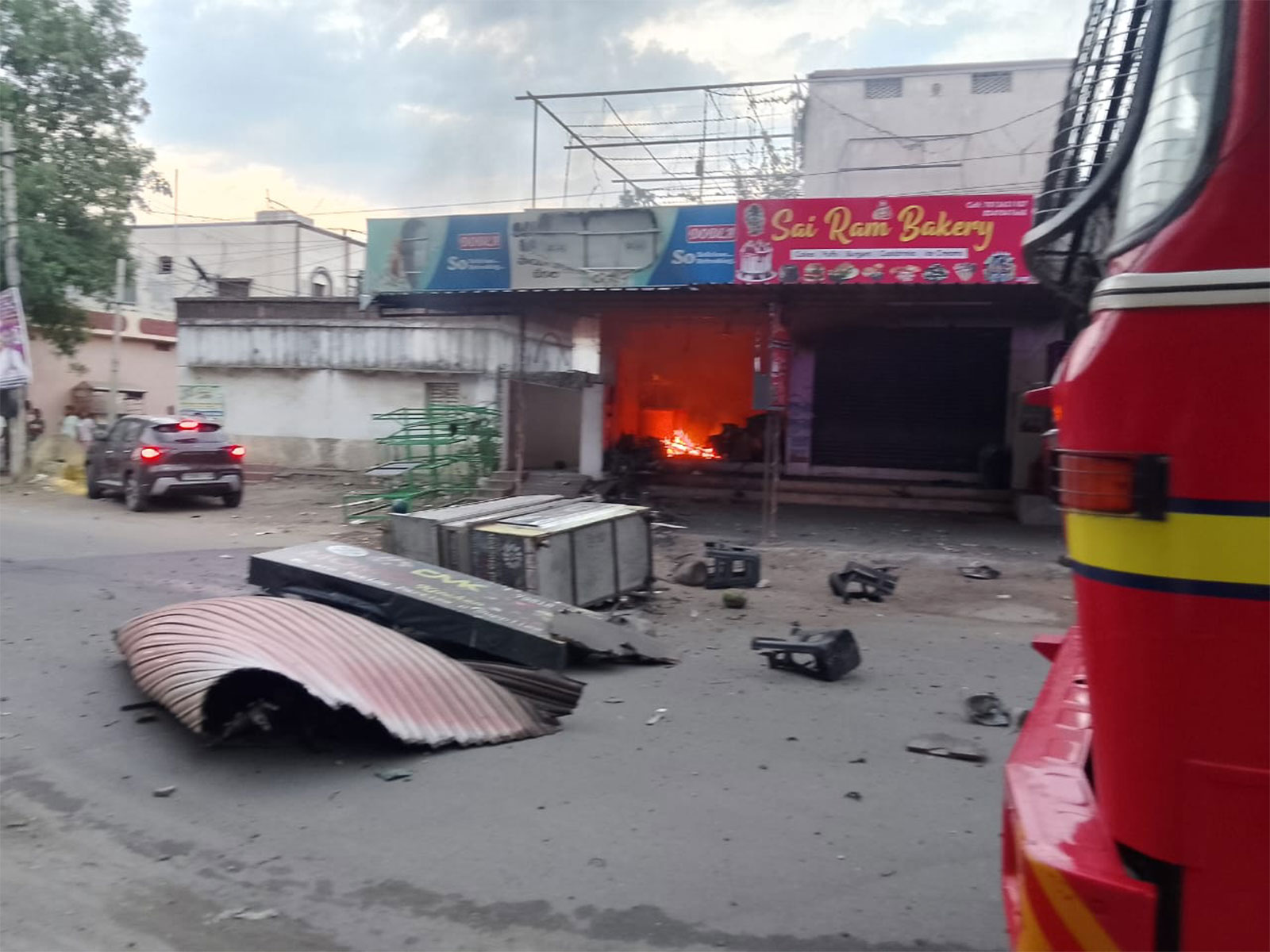 Gas cylinder explosion at Hyderabad fast-food outlet leaves one injured