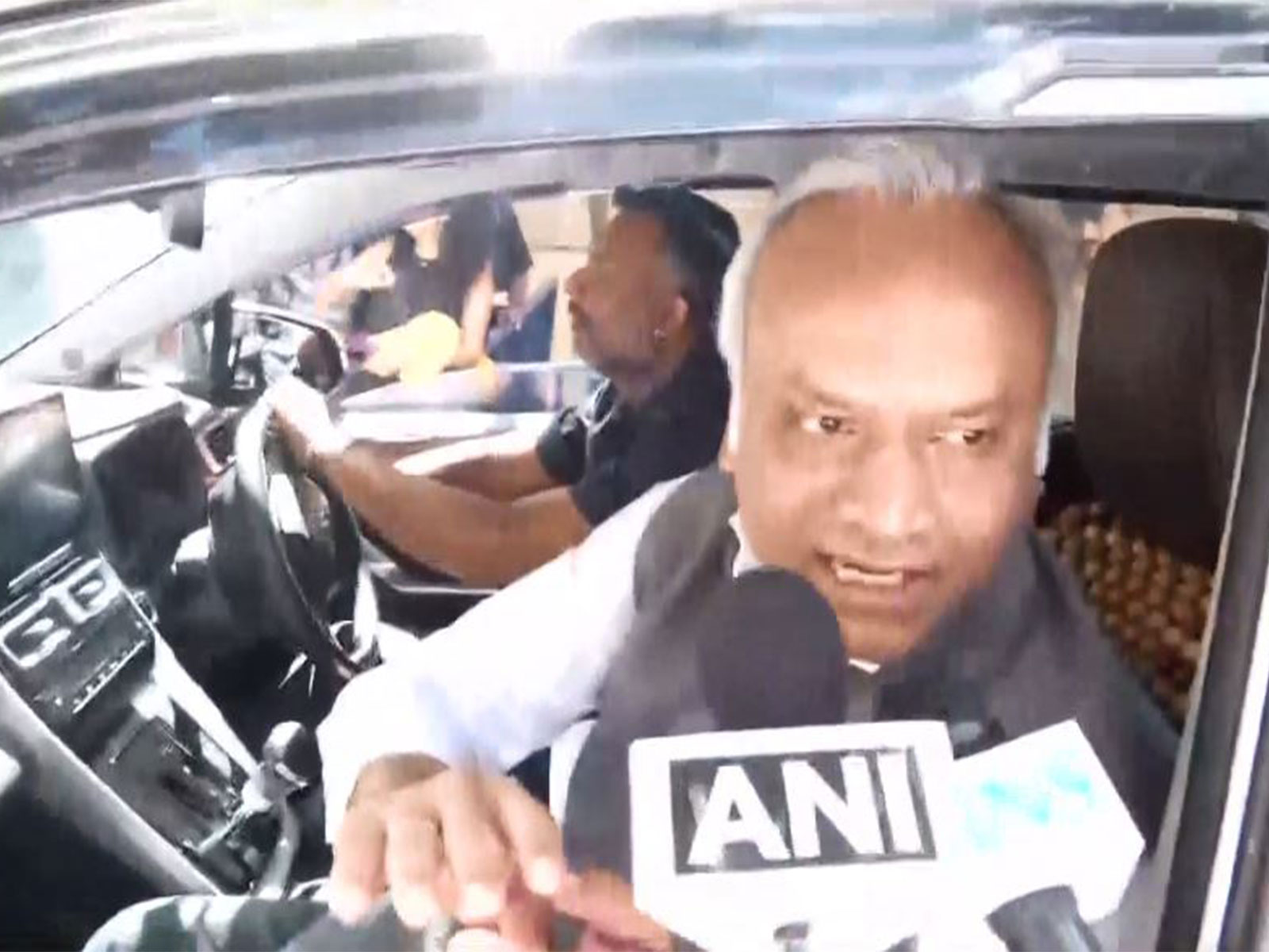 Congress stands by BK Hariprasad; CM to decide portfolios, says ...