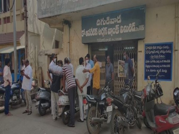 Andhra: Employee dies by suicide in Gudivada bank's record room