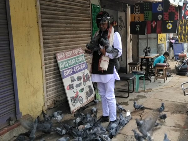 'Birdman' traffic cop feeds thousands of pigeons every day in Mayurbhanj