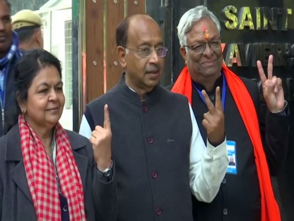 Vijay Goel, BJP candidate from Chandni Chowk seat exercise their franchise