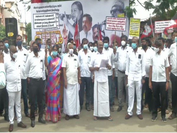 AIADMK protests against ruling DMK for non-fulfilment of election promises