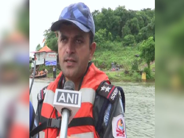 MP: Rescue operations underway in Bhopal after man jumps off bridge