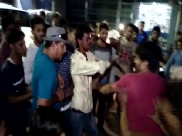 Locals thrash goon for robbing motorcyclist