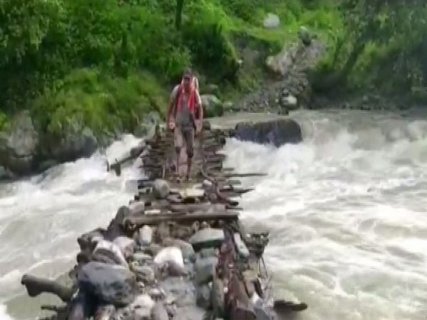Uttarakhand: Birahi Ganga bridge endangers people's lives