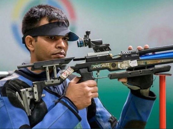 Sonia 'anguished' over infighting in MP Congress, says Deepak Babaria