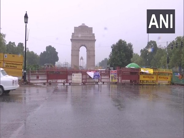 Rain lashes parts of Delhi