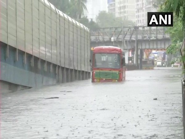 Heavy rains cause severe waterlogging in Mumbai