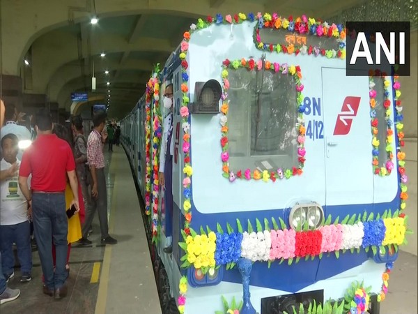 Kolkata bids farewell to non-AC rakes of India's first underground metro