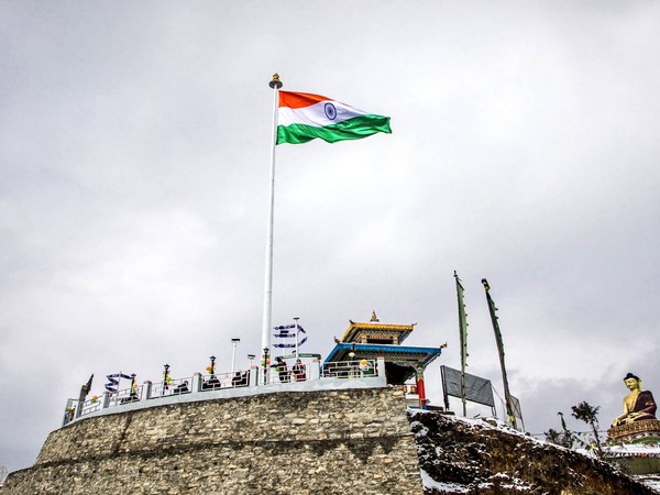 Arunachal Pradesh CM hoists 104 ft tall national flag at Tawang, second ...