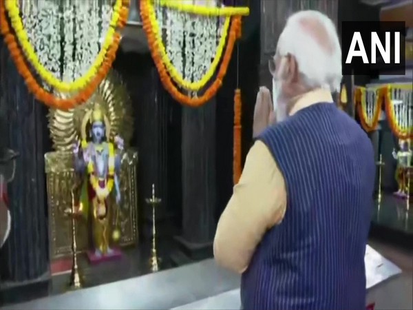 Goa Assembly polls: PM Modi offers prayers at Dev Bodgeshwar Temple in ...