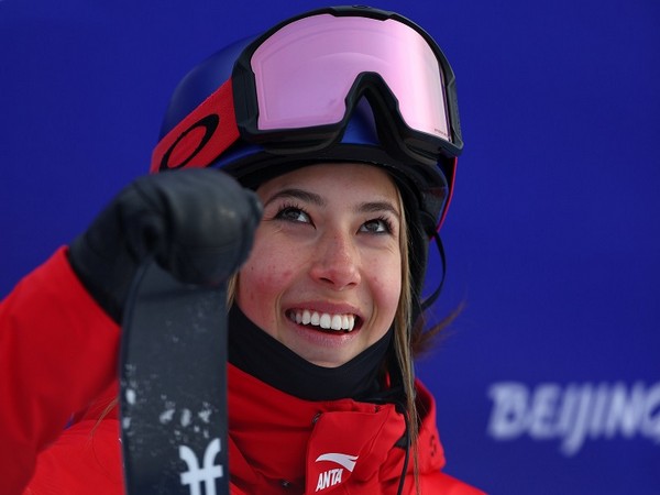 Beijing 2022: China's Eileen Gu bags halfpipe gold, becomes first ...