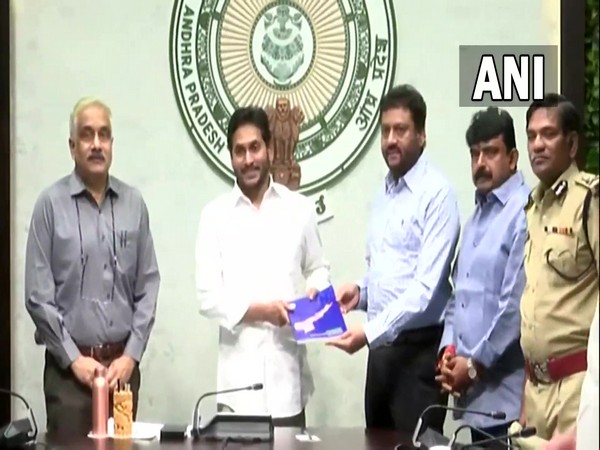 Andhra Pradesh CM inaugurates 13 new districts